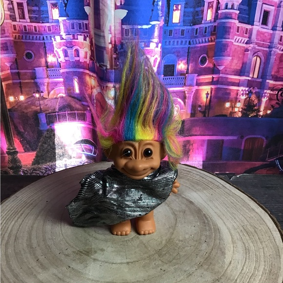Russ | Toys | Vintage Russ Troll Rainbow Hair Preowned | Poshmark